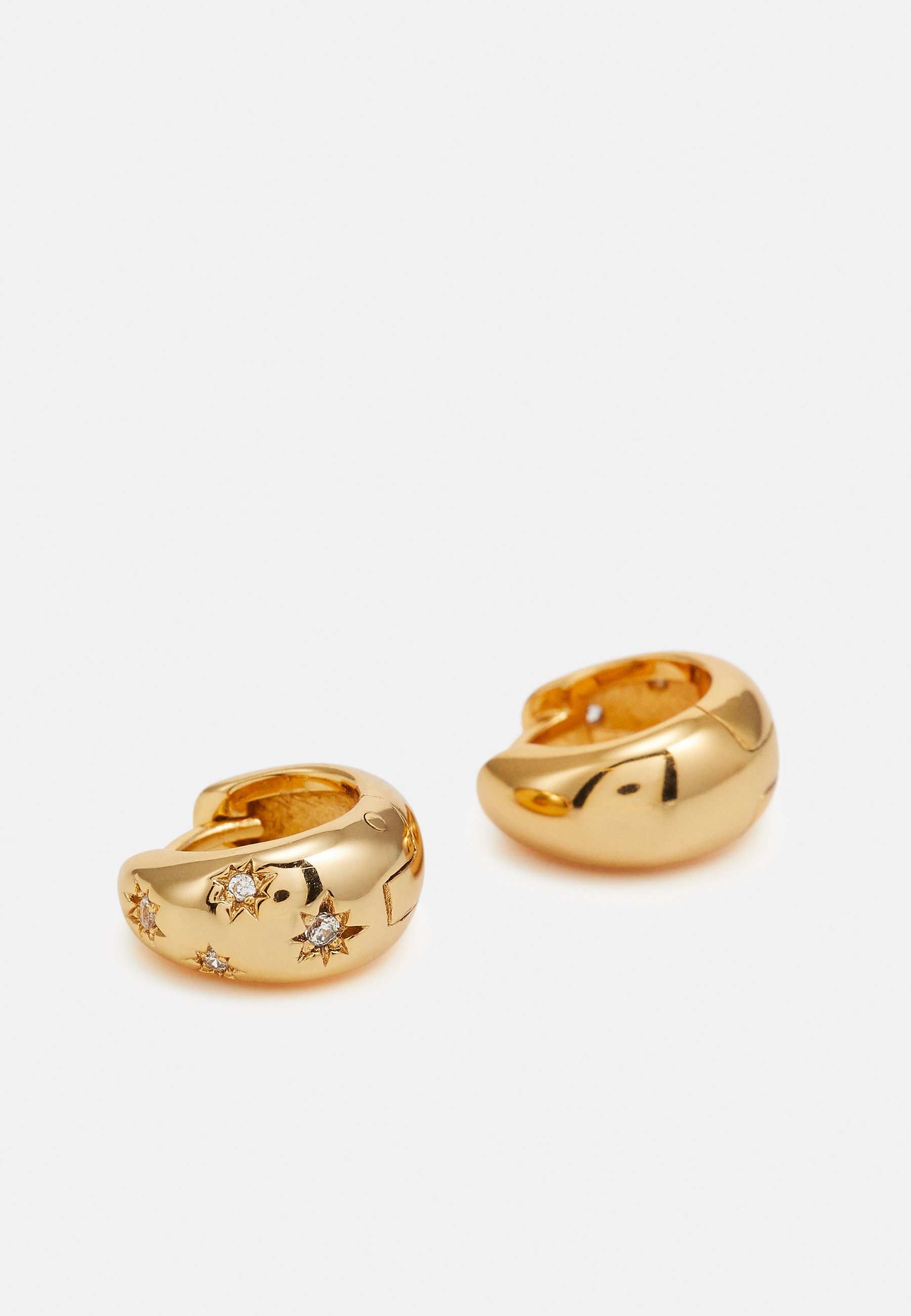 ENGRAVED STARBURST TAPERED HUGGIE HOOP Earrings gold coloured