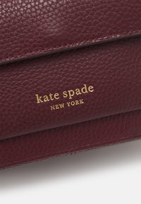 kate spade new york AVA PEBBLED CROSSBODY - Umhängetasche - cordovan ...