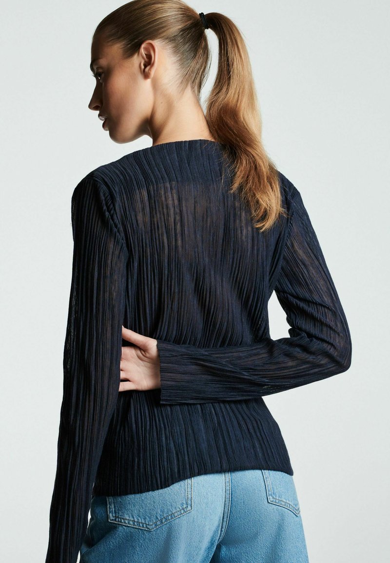 Next LONG SLEEVE PLISSÉ SLASH NECK - Bluse - navy blue/blau - Zalando.ch