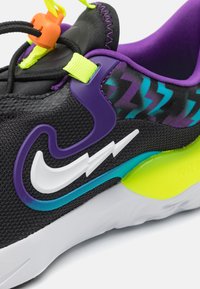 Nike Performance RUN FLOW SE UNISEX - Hardloopschoenen neutraal - black ...