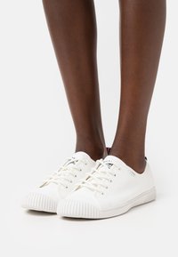 Palladium EASY LACE - Baskets basses - star white/blanc - ZALANDO.CH