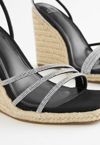 Next FOREVER COMFORTÂ® BLING STRAP HIGH WEDGES - Keilsandalette - black ...