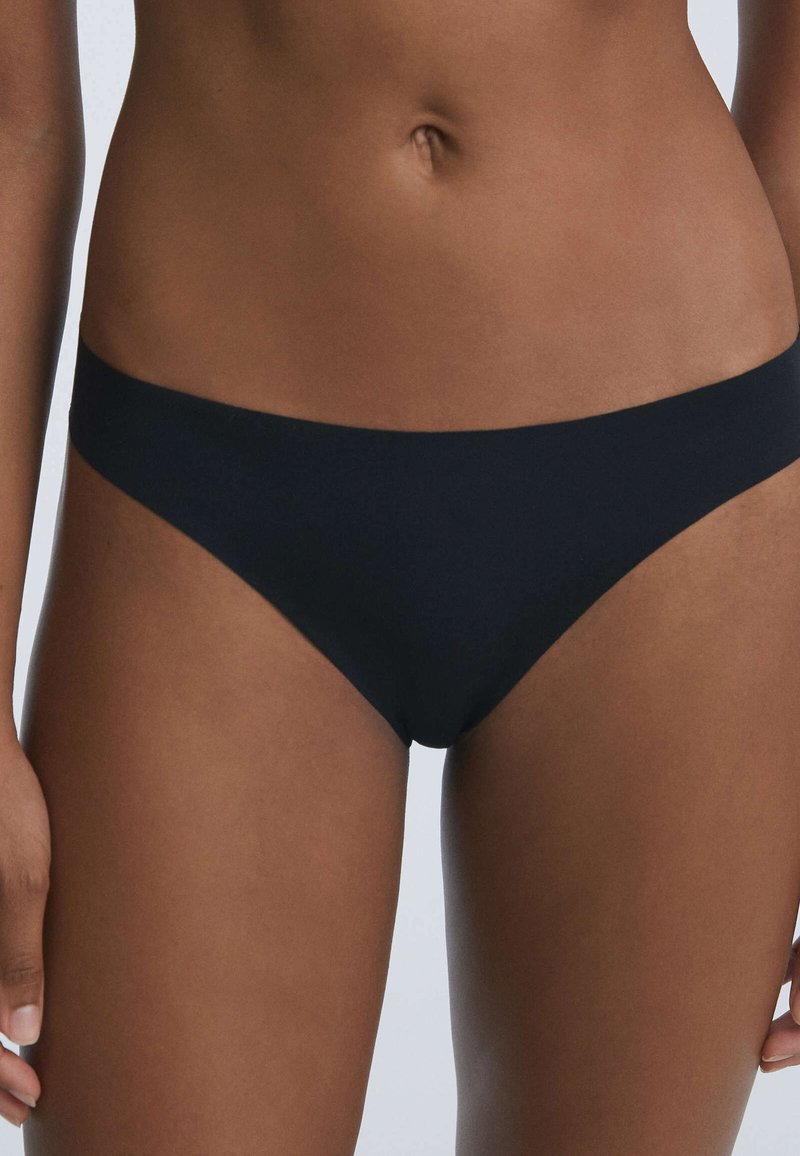 Oysho Laser Cut Thong Black Zalando De