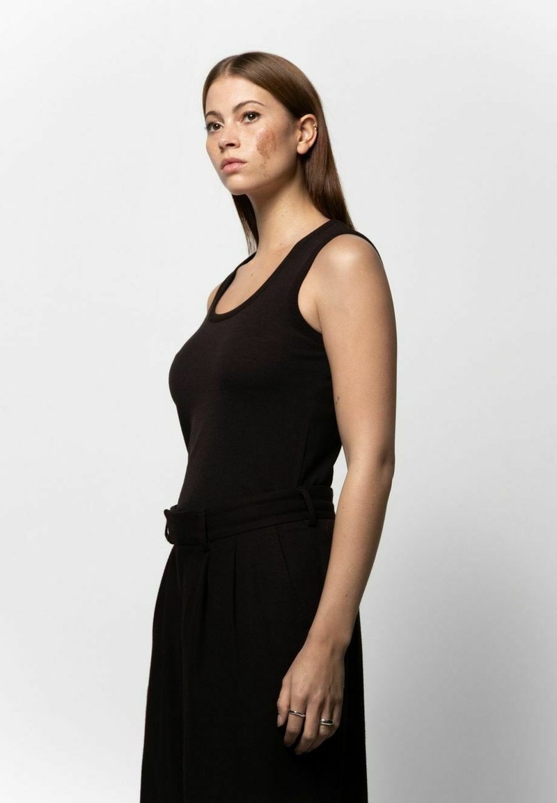 Rhea. Top - brown - Zalando