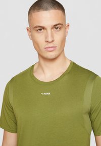 Puma TRIBLEND ULTRABREATHE TEE - Sport T-Shirt - olive green/oliv - Zalando