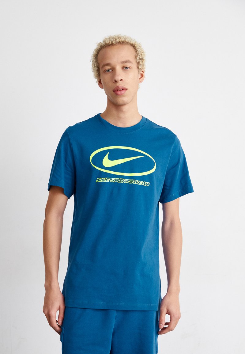 Nike Sportswear TEE - Triko s potiskem - court blue/tmavě modrá ...