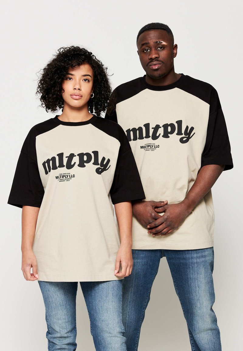 Multiply Apparel TUMMY UNISEX - Printtipaita - cement soda washed/beige ...