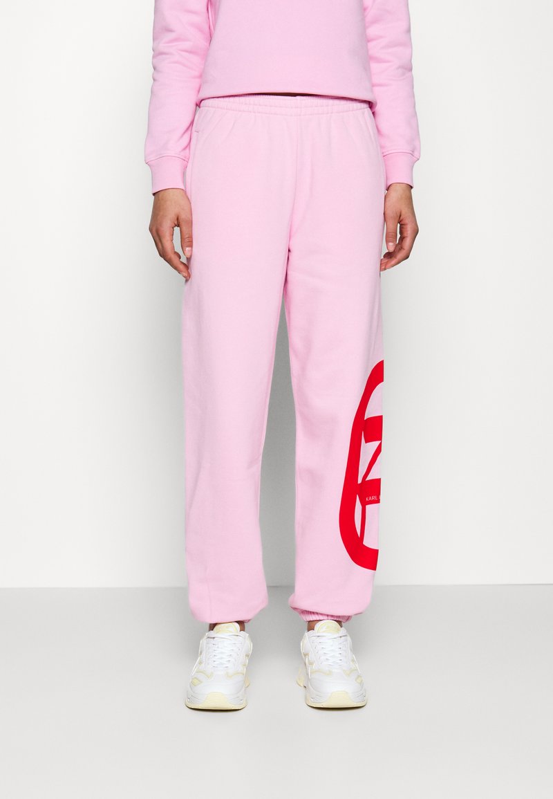 KARL LAGERFELD LOGO - Tracksuit bottoms - lilac sachet/light red - Zalando