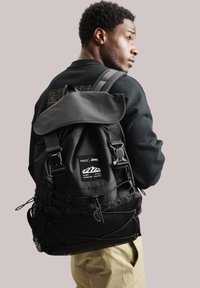 HALO JEEP BOXY GRAPHIC - Sweater - black/zwart - Zalando.nl