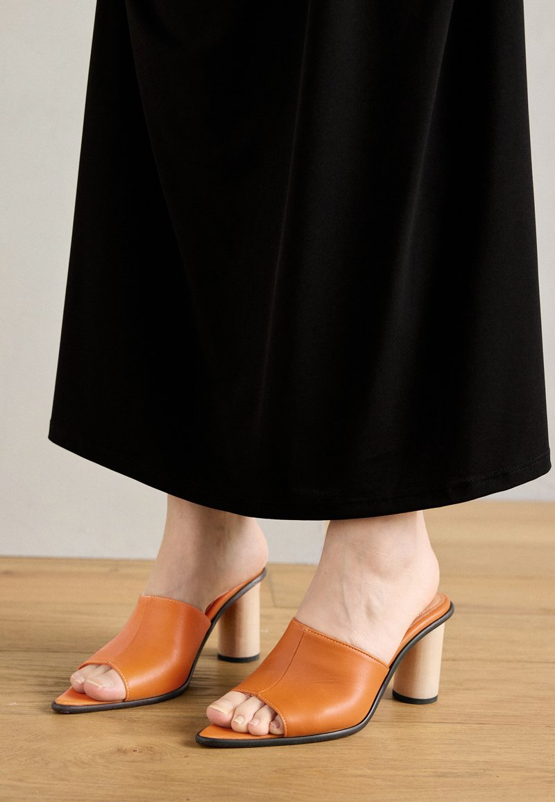 SHEKUDO THE OBY - Slip-ins med hög sula - tan/cognac - Zalando.se