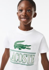 Lacoste TEE BIG CROCO AND SCRIPT - T-Shirt print - white/weiß - Zalando.ch