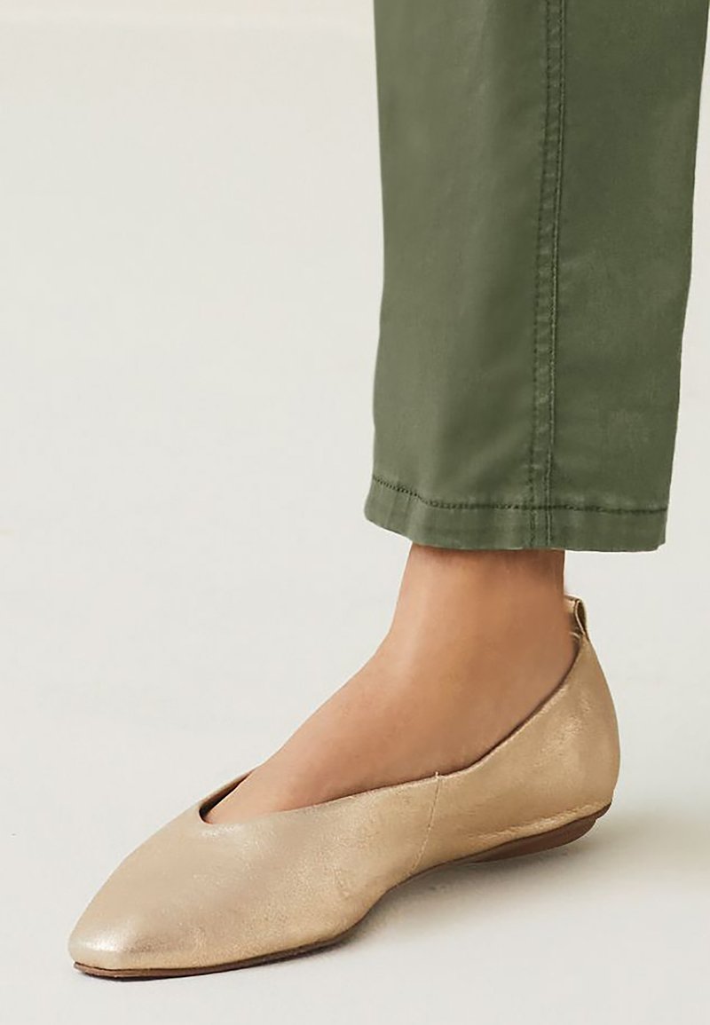 Next SIGNATURE FOREVER COMFORTÂ® - Ballet pumps - gold/gold-coloured ...