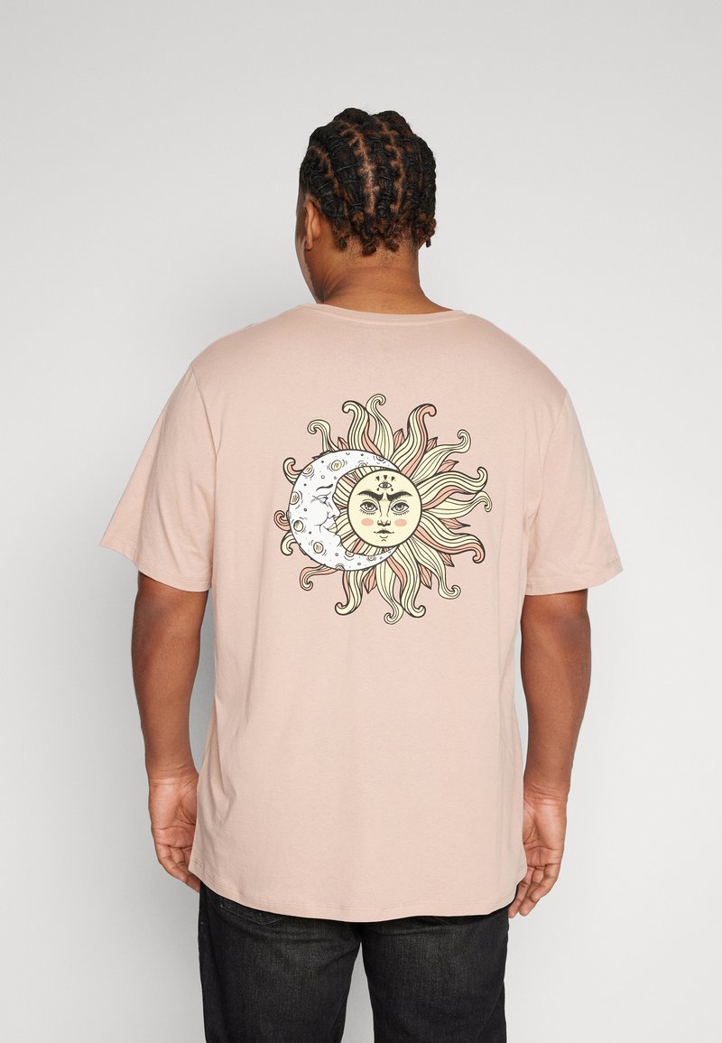 Jack & Jones JORMYSTERY - T-shirt imprimé - rugby tan/beige - ZALANDO.FR