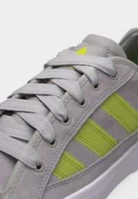 Adidas Skateboarding COURT TNS PREMIERE UNISEX - Sneaker low - grey two ...