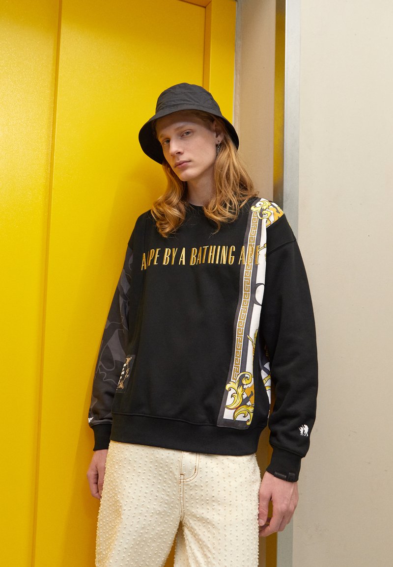 AAPE By A Bathing Ape PLANET OF THE APES REFERENCE CREW NECK ...