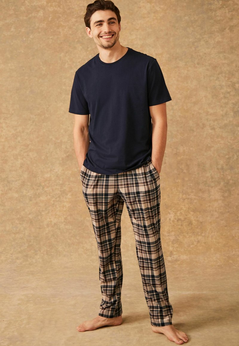 Next MOTIONFLEX COSY SET STANDARD - Pyjama set - navy tan check/blue ...