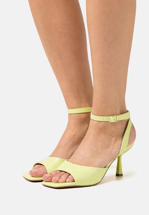 Buffalo BUFFALO X PATI VALPATI THE HIGH - Sandalen - candy lime ...