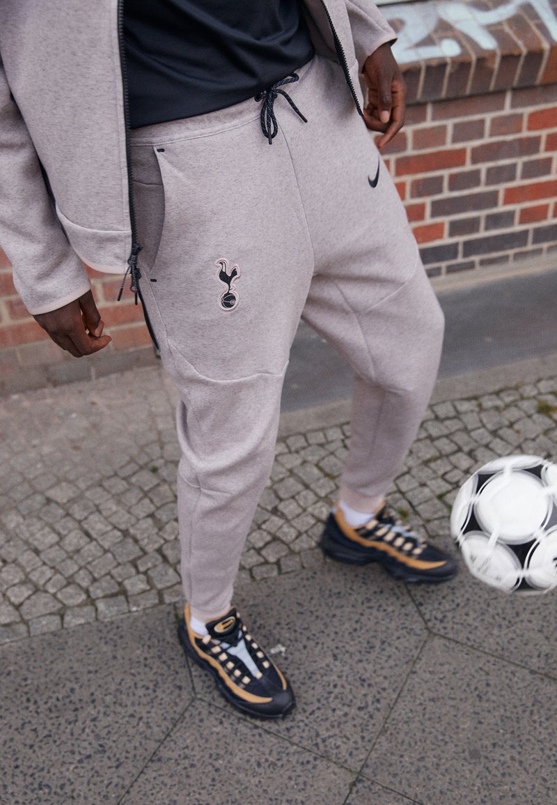 Nike Performance TOTTENHAM HOTSPURS TECH - Club wear - grauschwarz ...