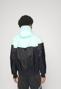 Nike Performance CHELSEA LONDON WINDRUNNER HOODED JACKET - Fanartikel - mint foam/black ...