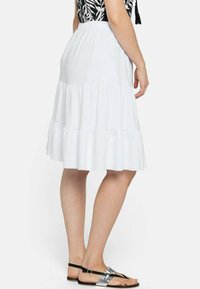 Sheego A-linjainen hame - white/valkoinen - (Pre-owned) - Zalando.fi