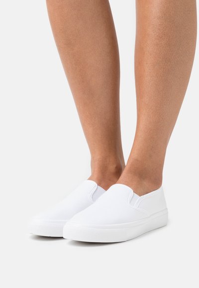 Pier One UNISEX - Slipper - white/weiß - Zalando.ch