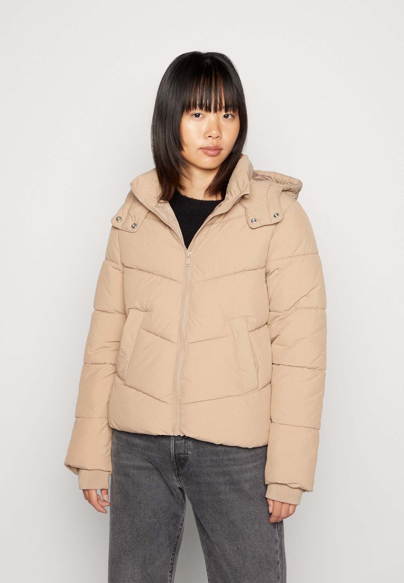 Pieces PCJAMILLA SHORT PUFFER JACKET - Winter jacket - silver mink ...
