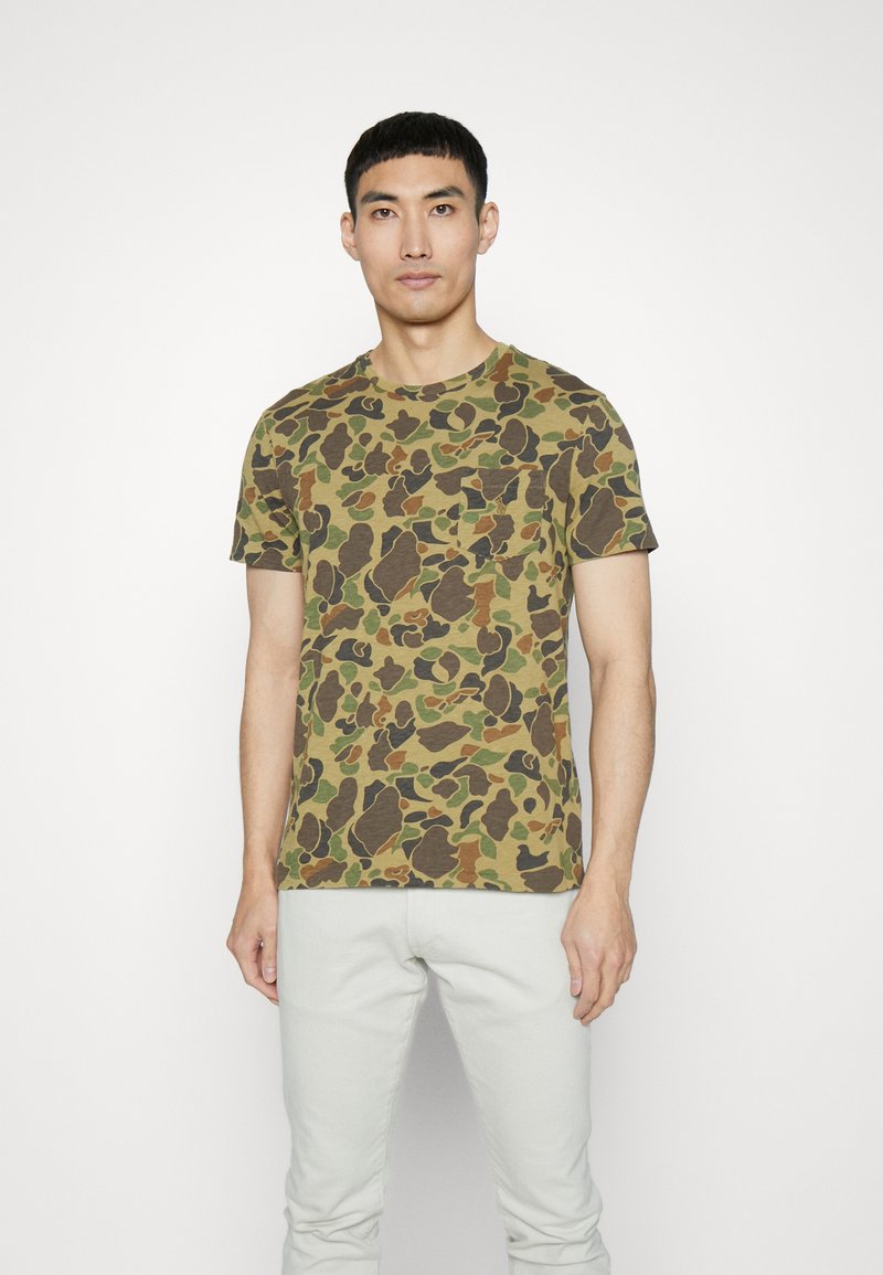 Polo Ralph Lauren SHORT SLEEVE - Print T-shirt - frog camo/dark green ...