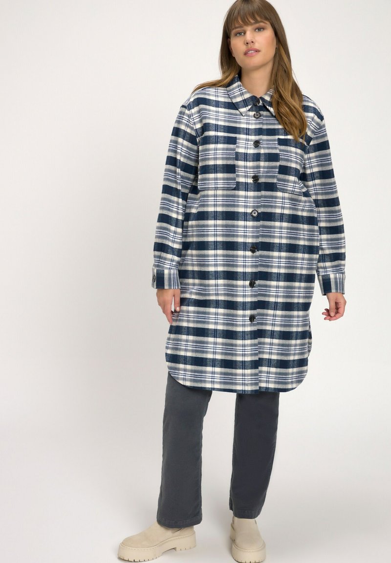 Ulla Popken LONG PLAID SHACKET - Strickjacke - navy blue multi/schwarz ...
