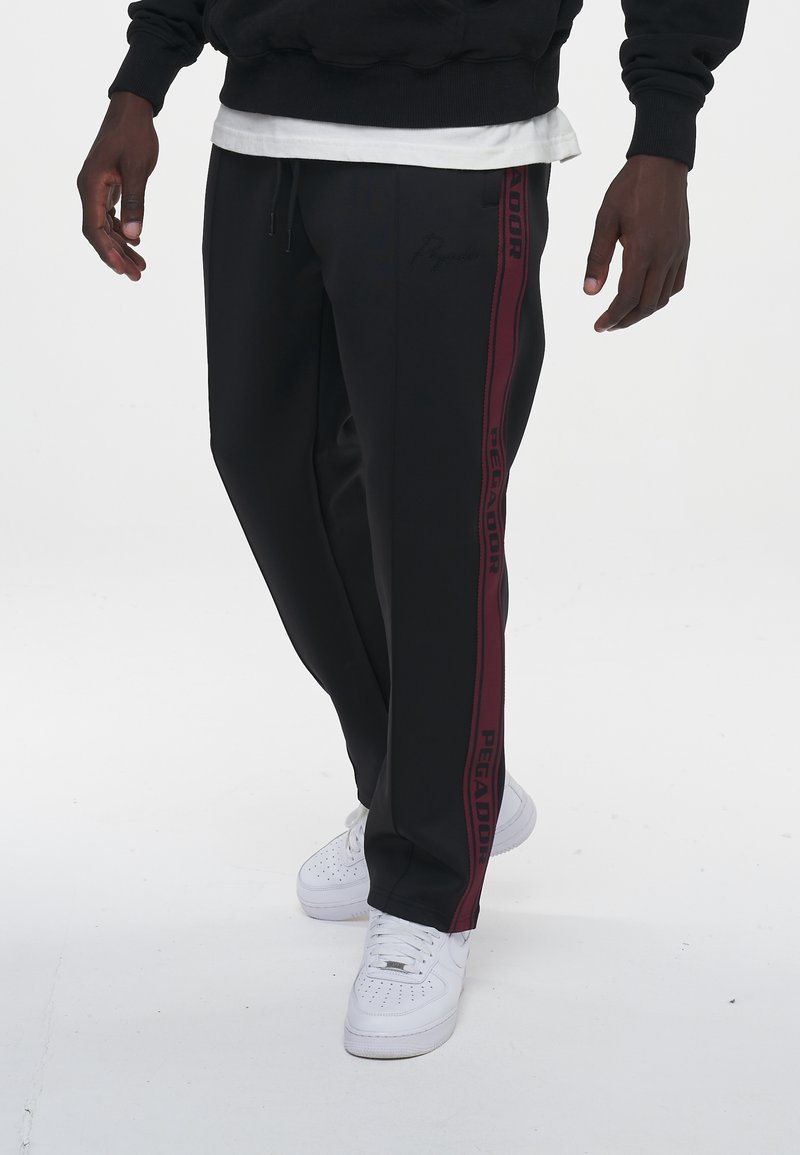 Pegador Wide Track Pants Jogginghose Black Future Red Schwarz