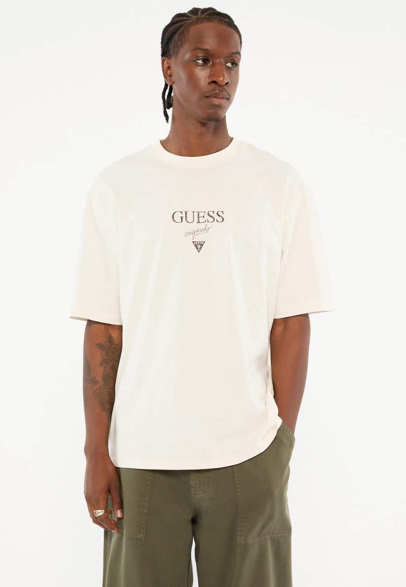 Guess Originals PRINTED BAKER - Print T-shirt - crema/beige - Zalando