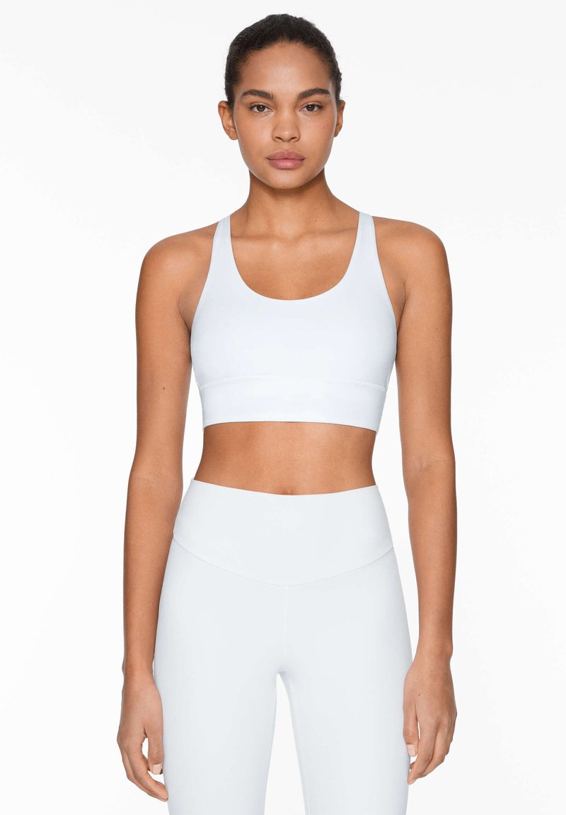 OYSHO STRAPPY BACK - Sport-BH mit mittlerer Stützkraft - white/weiß ...