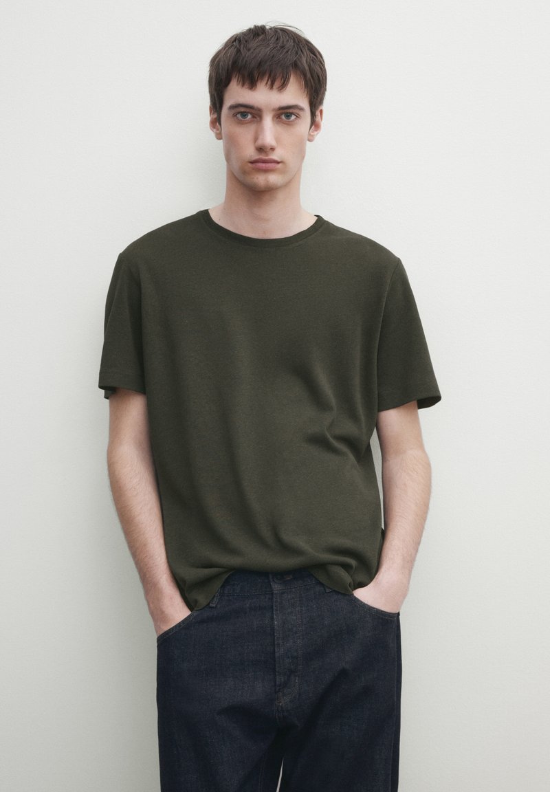 Massimo Dutti SHORT SLEEVE - T-Shirt basic - dark green/dunkelgrün ...