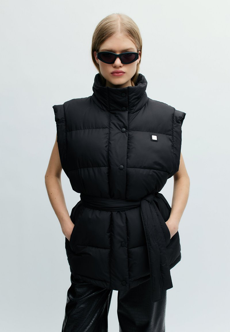 HUGO FLORINI - Vest - black/svart - Zalando.no