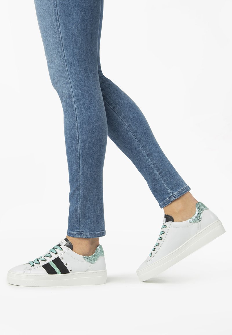 NeroGiardini Sneaker low - bianco/weiß - Zalando.at