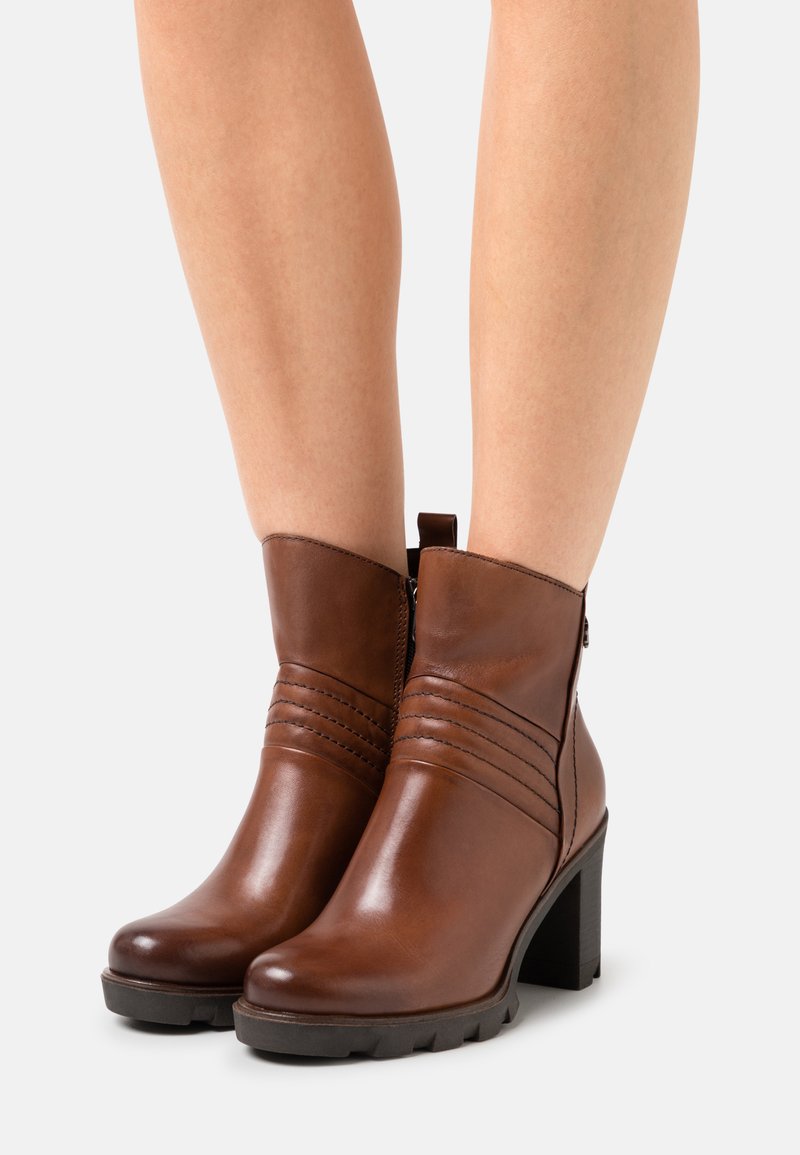 Marco Tozzi BY GUIDO MARIA KRETSCHMER - Botki/koniakowy - Zalando.pl