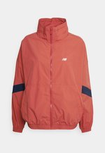 New Balance ATHLETICS JACKET - Leichte Jacke - astro dust/dunkelrot ...