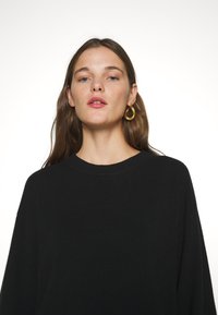 Zign Studio RESPONSIBLE WOOL & RECYCLED. CASHMERE CREW NECK SWEATER ...