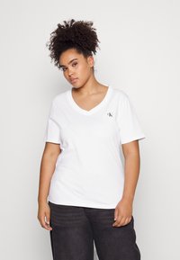 Calvin Klein Jeans Plus MONOLOGO V NECK TEE - T-shirt basique - bright white/blanc - ZALANDO.FR