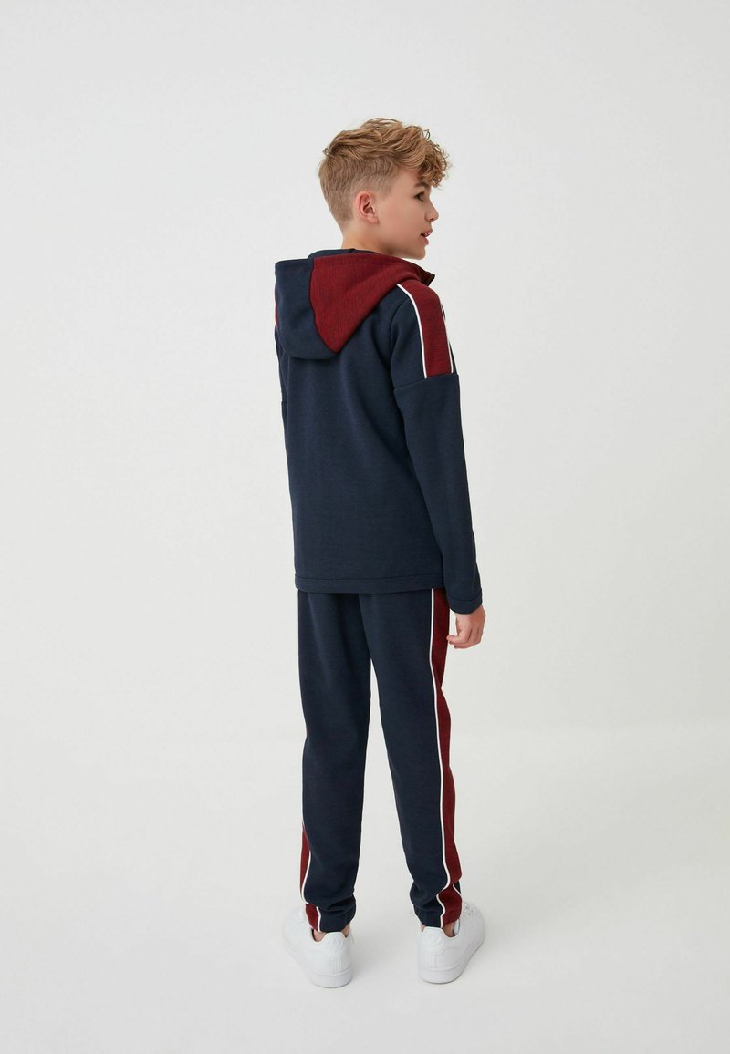 Next Trainingsanzug - navy blue berry red tracksuit set/blau - Zalando.ch