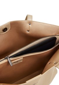 Pepe Jeans AUDREY SCRIPT - Velká kabelka - gold-coloured/zlatá barva ...
