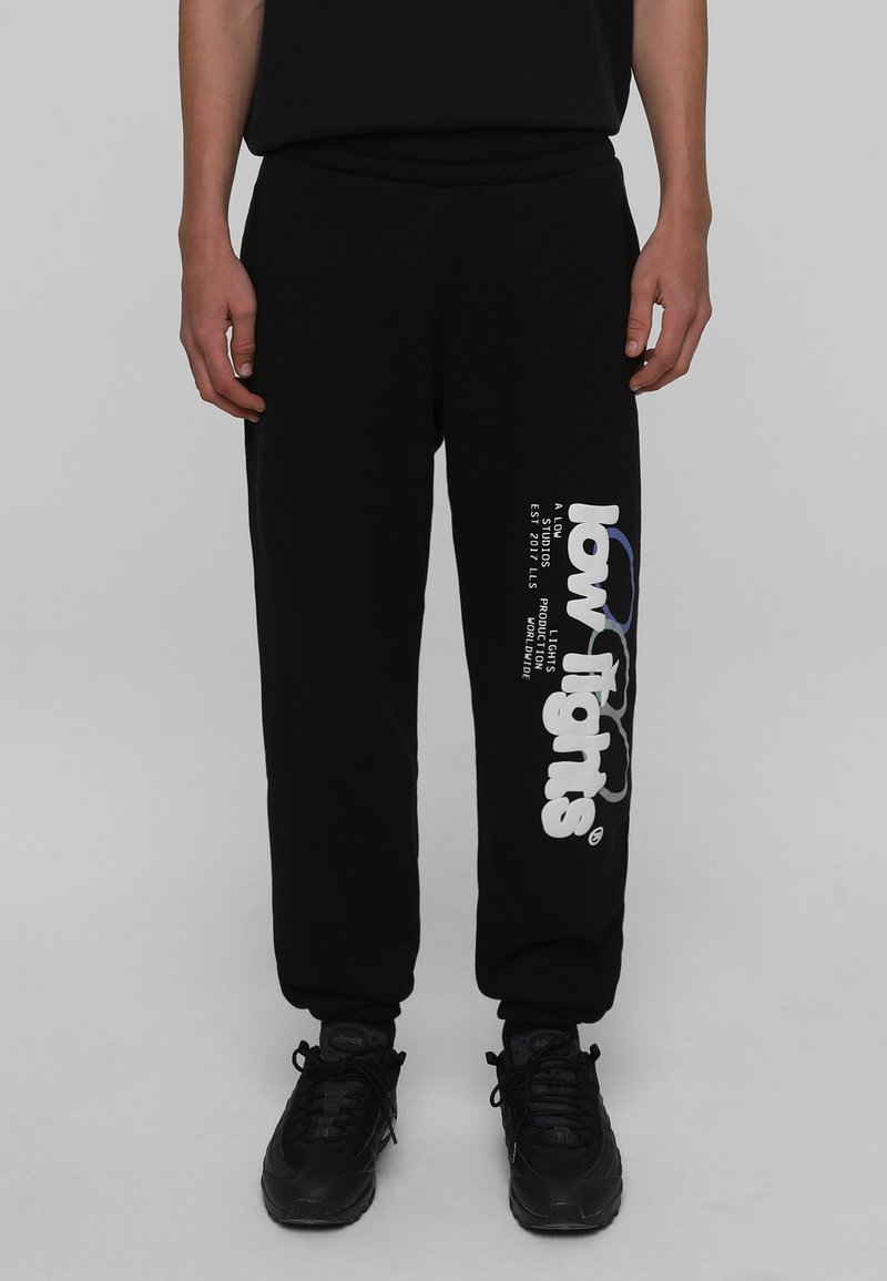 LOW LIGHTS STUDIOS® ARCTIC RING LOGO JOGGER UNISEX - Tracksuit bottoms ...