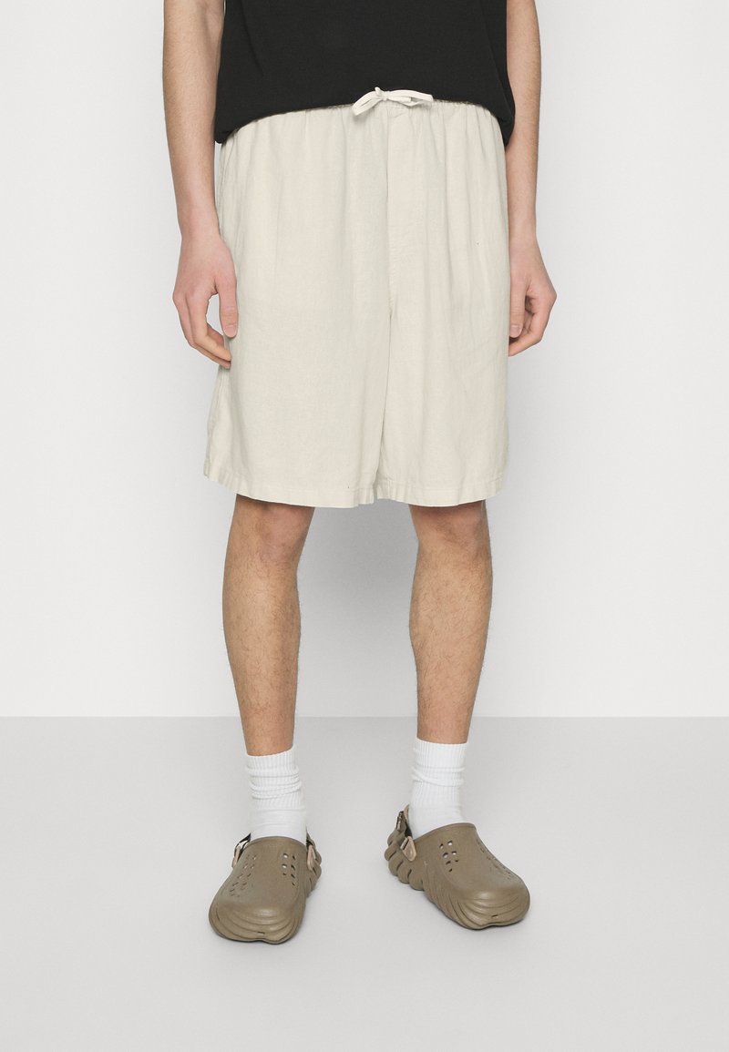 Weekday PATRIK LOOSE - Shorts - dusty white/off-white - Zalando.ie