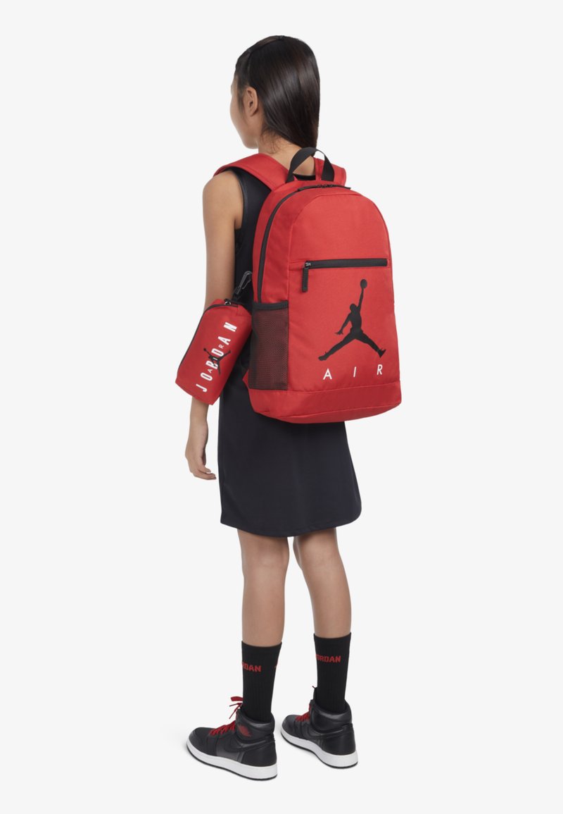 Jordan AIR SCHOOL BACKPACK WITH PENCIL CASE UNISEX SET - Etui - gym red ...