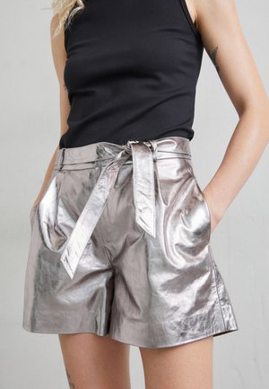 OXXO HIGH RISE PATENT - Shorts - equestrian red/rojo jaspeado - Zalando.es