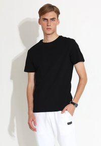 Carlheim JOEL CREWNECK - T-shirt basic - black/zwart - Zalando.nl