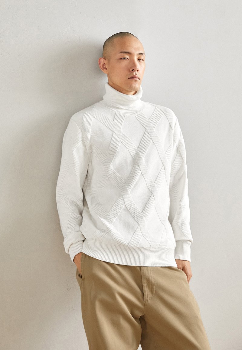 Lindbergh ROLLED NECK STRUCTURE - Strikkegenser - off-white/offwhite ...