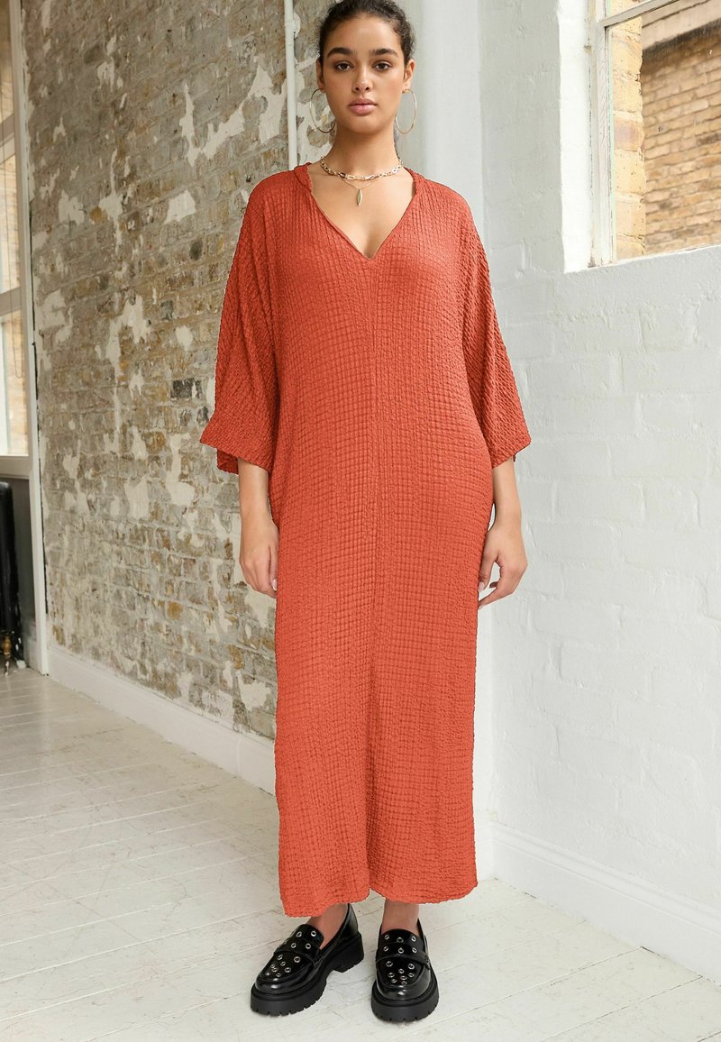 Next V NECK TEXTURED - Maxikleid - rust orange/orange - Zalando.ch
