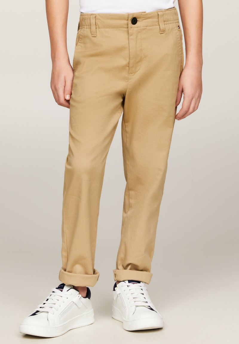 Tommy Hilfiger SKATER PANTS - Pantaloni - classic khaki/beige - Zalando.it