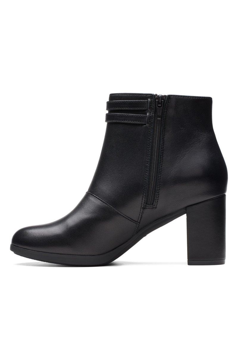 Clarks BAYLA LIGHT - Cowboy-/Bikerlaarsjes - black leather/zwart ...