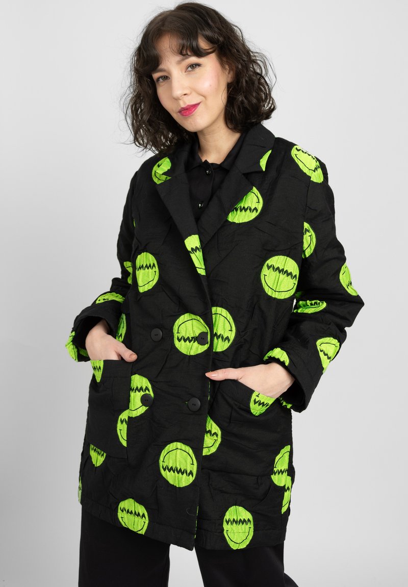 Vimma LILLI - Pitkä takki - smiley/musta - Zalando.fi